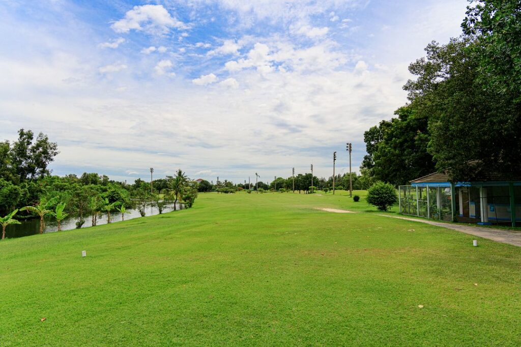 เล่นกอล์ฟ - RSU VISTA GOLF COURSE