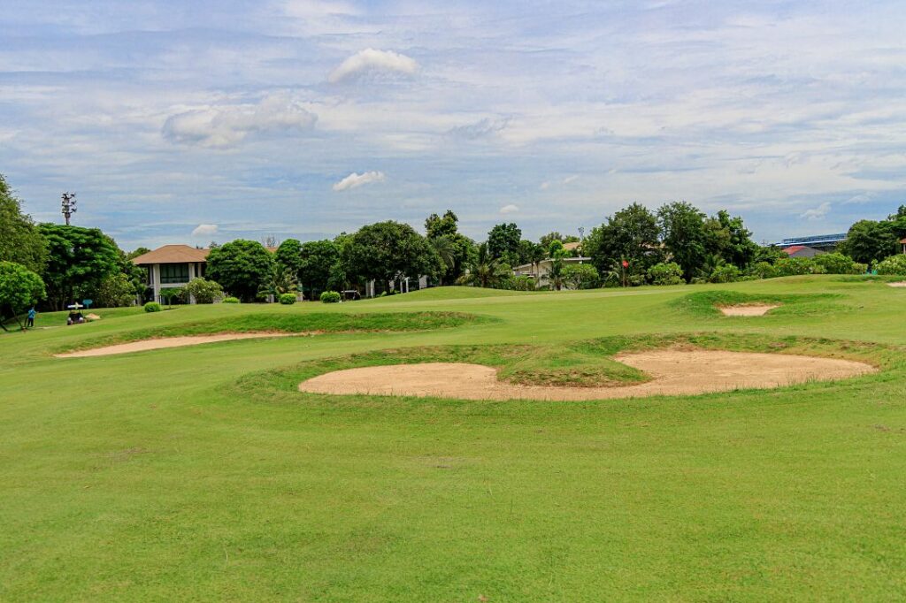 เล่นกอล์ฟ - RSU VISTA GOLF COURSE