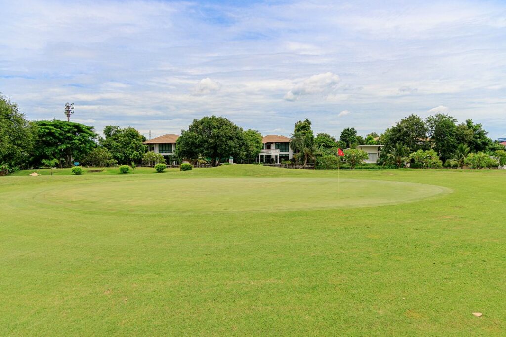 เล่นกอล์ฟ - RSU VISTA GOLF COURSE