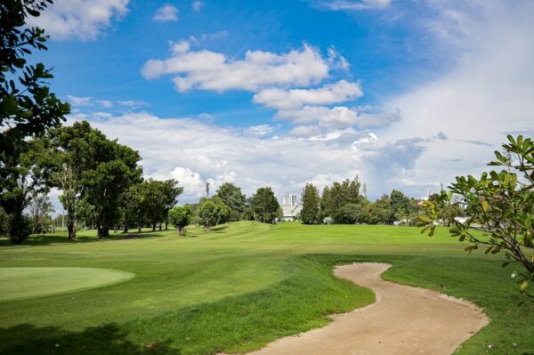 เล่นกอล์ฟ - RSU VISTA GOLF COURSE