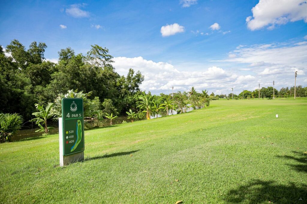 สนามกอล์ฟวิสต้า 18 หลุม เรียนตีกอล์ฟ สอนตีกอล์ฟ - RSU Vista Golf Course